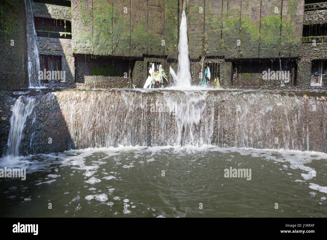 Cill on lock on the Grand Union Canal Stock Photo - Alamy