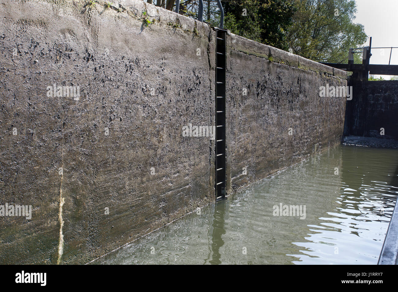 Inside a lock gate hi-res stock photography and images - Alamy