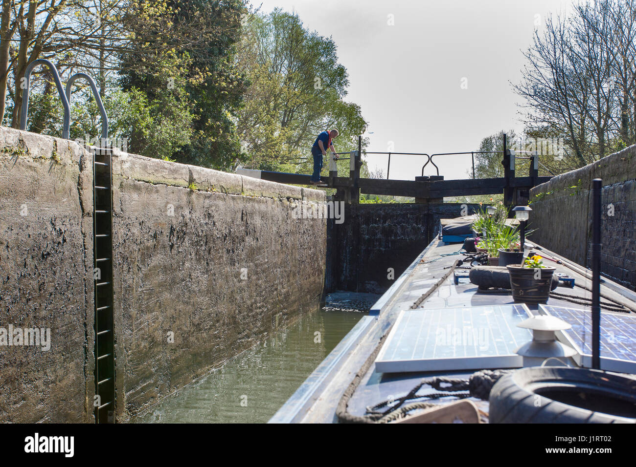 inside a lock on the Grand Union Canal Stock Photo - Alamy