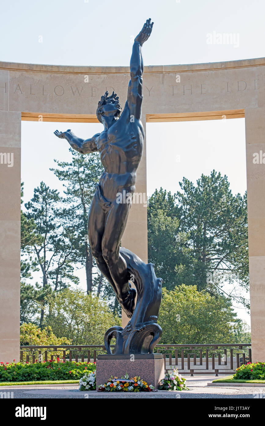 Normandy cemetery statue hi-res stock photography and images - Alamy