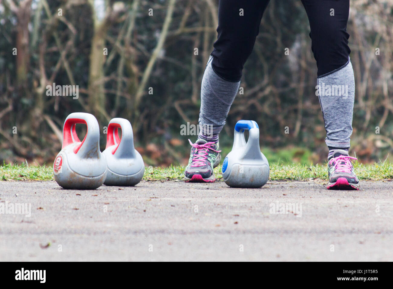 People doing keep fit exercise in the park Stock Photo - Alamy
