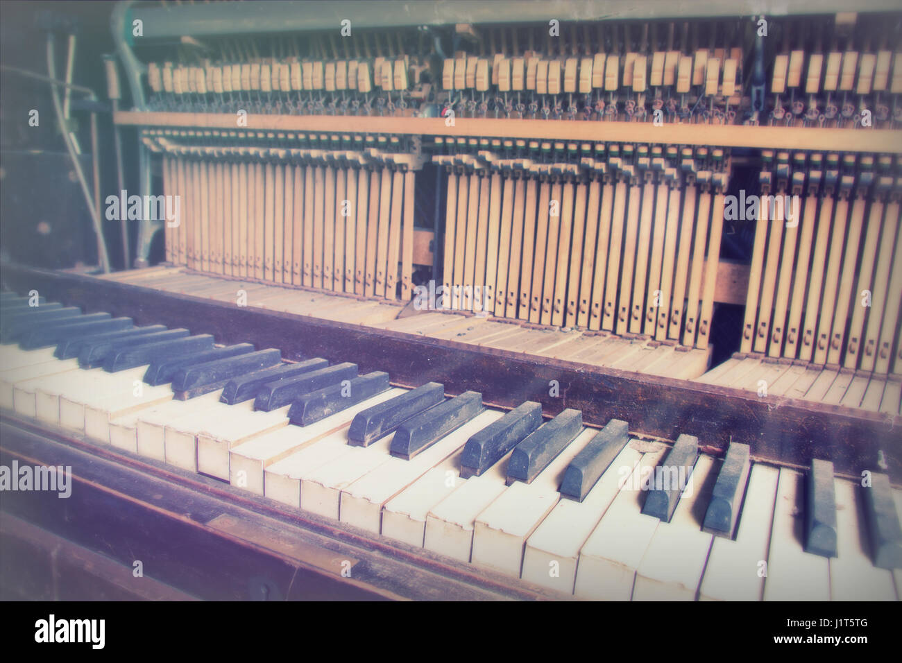 Keys from an old broken and damaged piano Stock Photo - Alamy