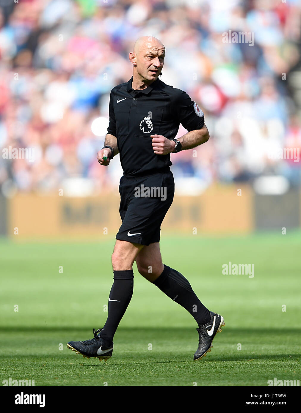 Referee Roger East during the Premier League match at London Stadium ...