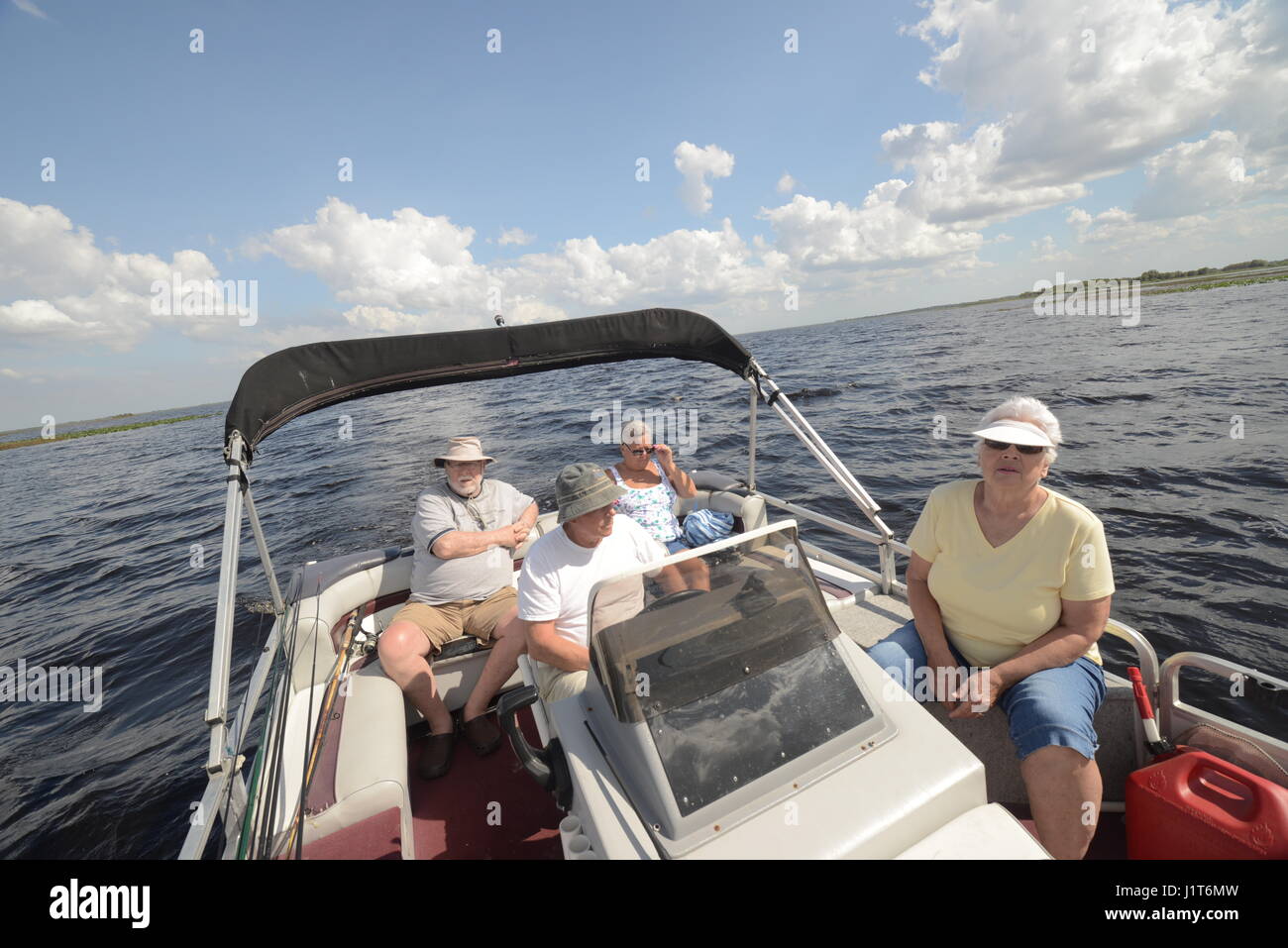 Boats blue skies people hi-res stock photography and images - Alamy