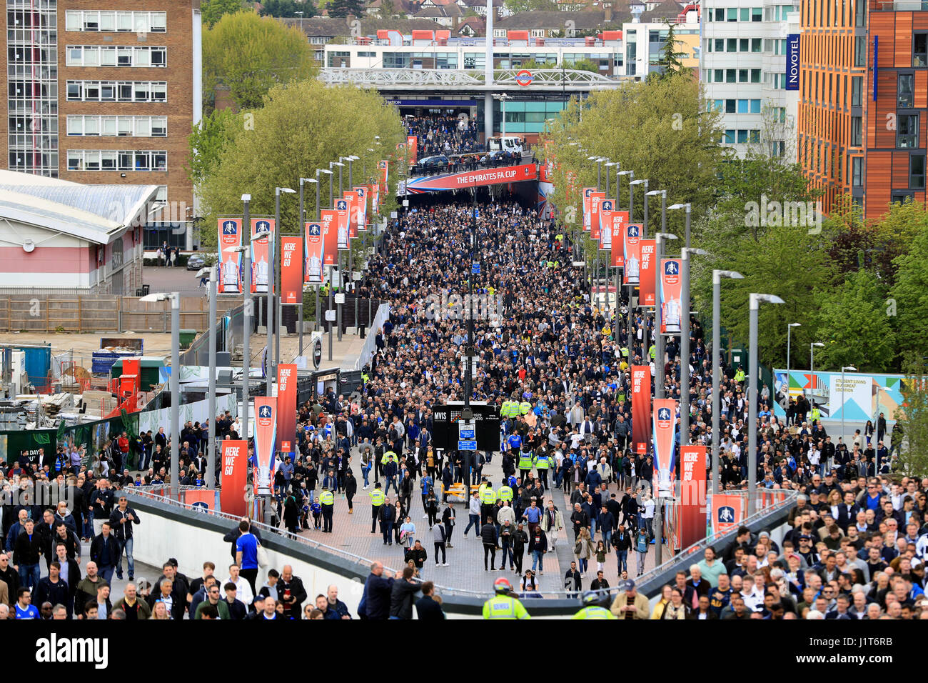 Fa cup semi final with fans hi-res stock photography and images - Alamy