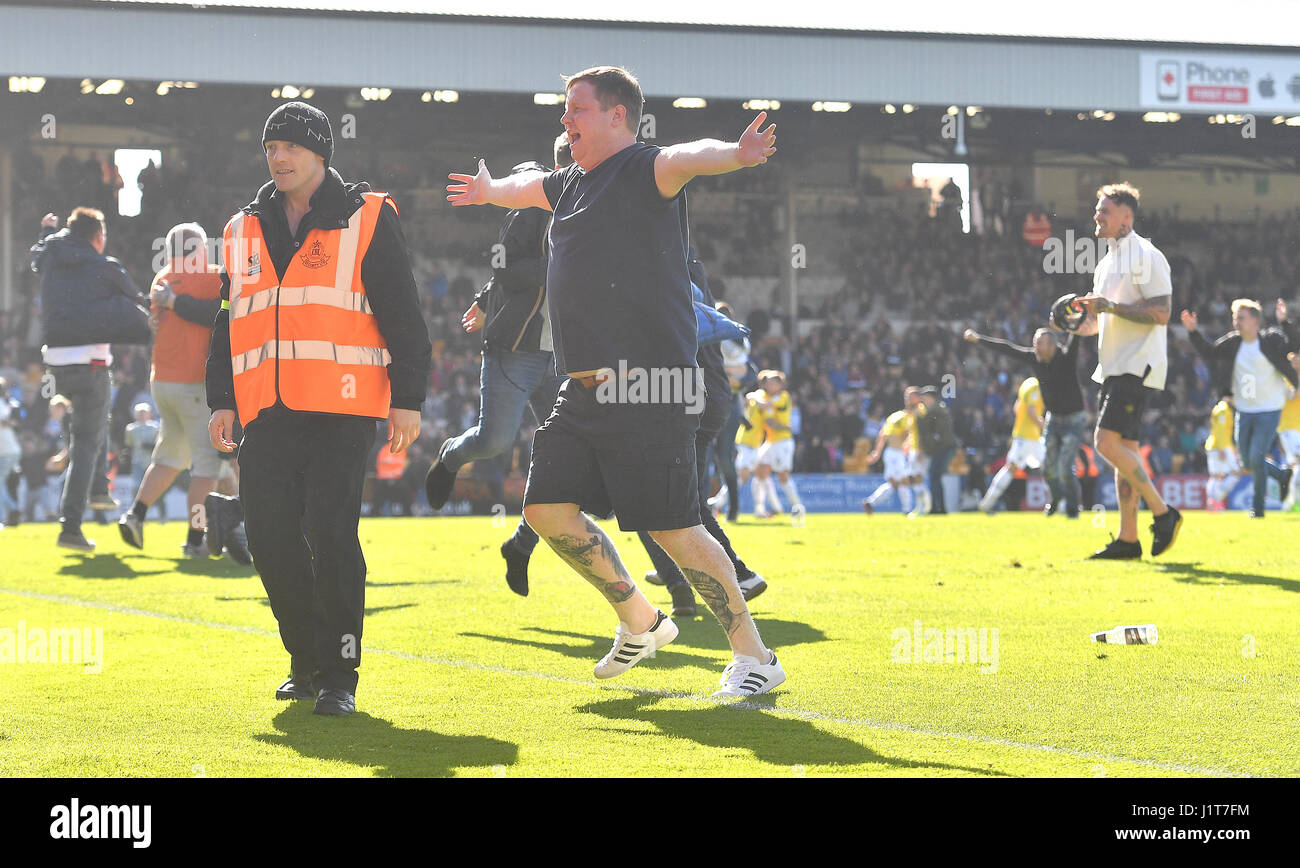 Bolton wanderers fans invade pitch hi-res stock photography and images ...