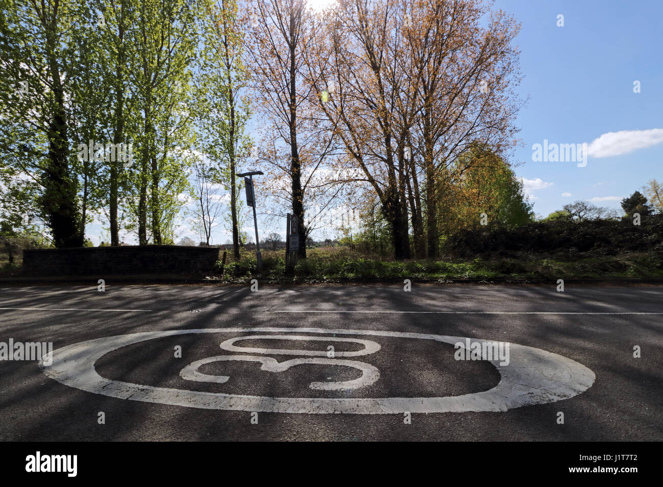 30 mph sign hi-res stock photography and images - Alamy