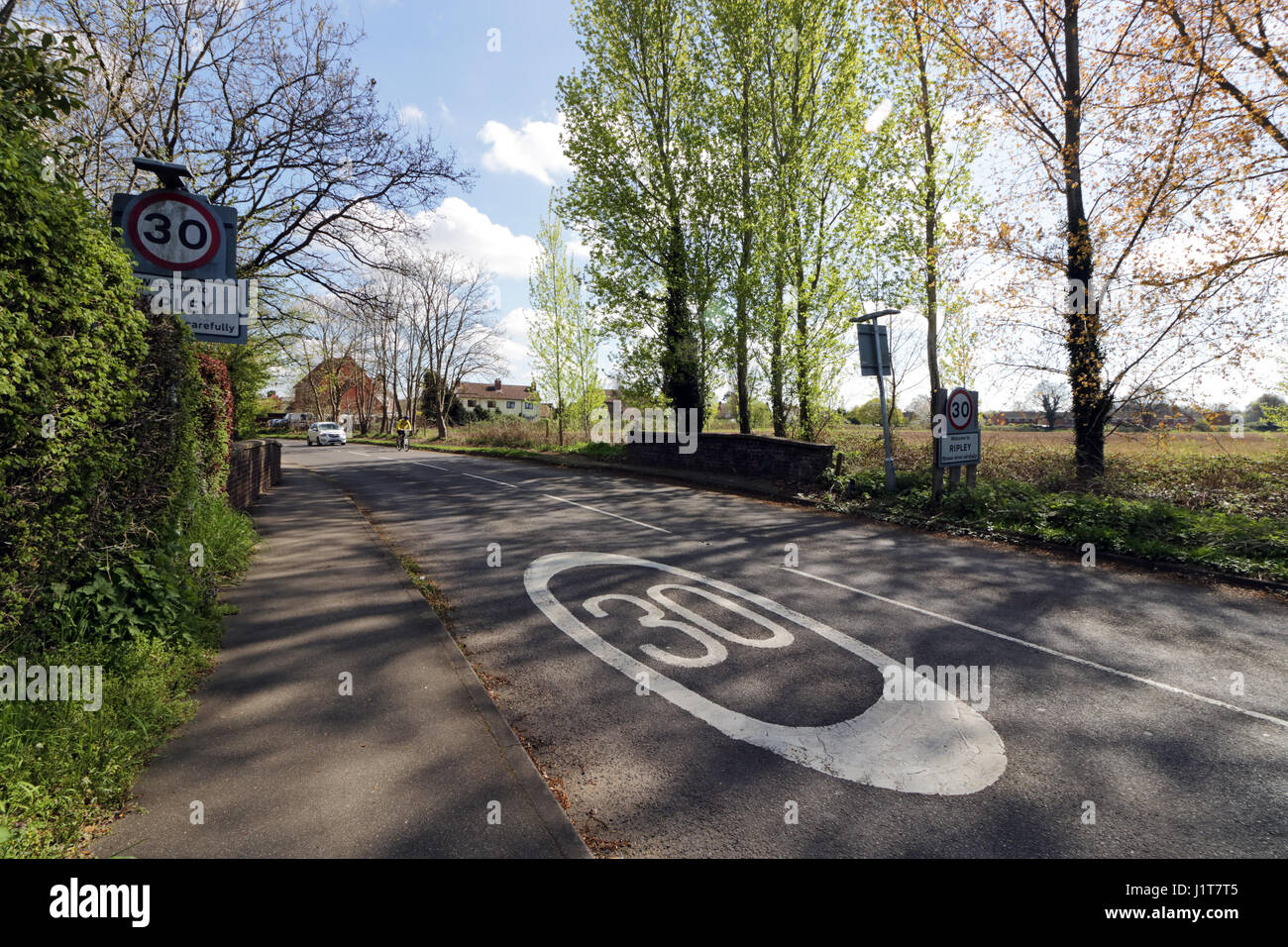 30 mph sign hi-res stock photography and images - Alamy