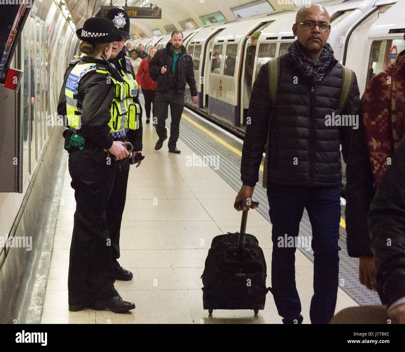 Police cordon wide area around Westminster following attack Featuring ...