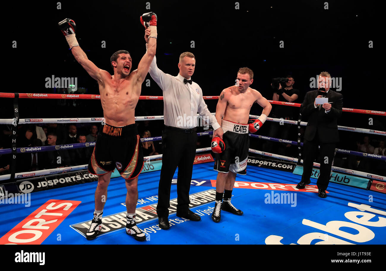 Ryan Mulchay (right) celebrates beating Andy Keates in a Suoer ...