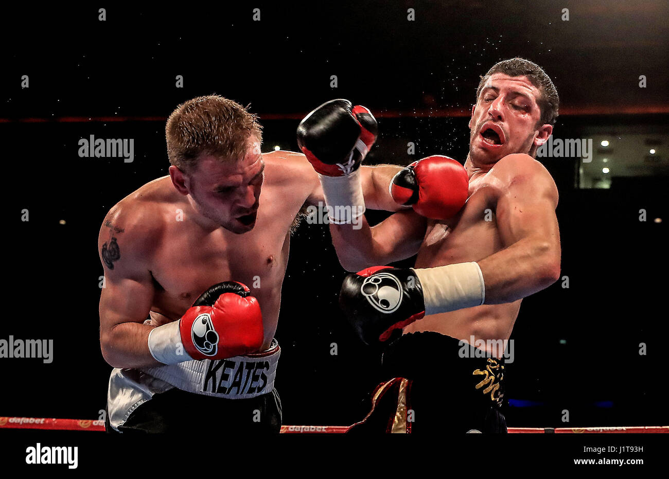 Ryan Mulchay (right) in action against Andy Keates in a Suoer ...