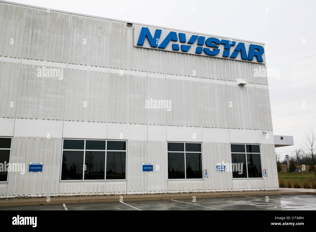 Navistar logo hi-res stock photography and images - Alamy