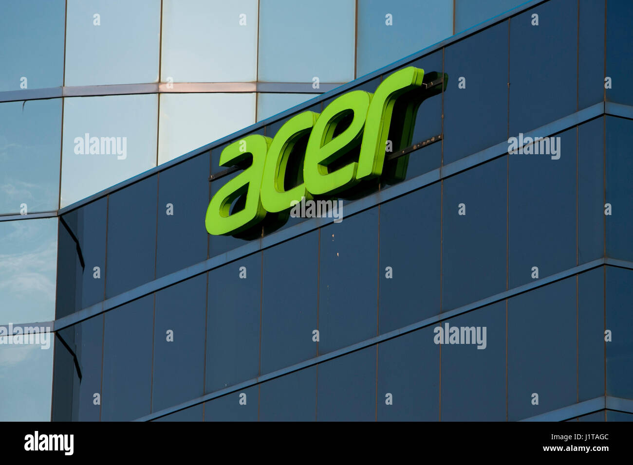 Acer logo hi-res stock photography and images - Alamy