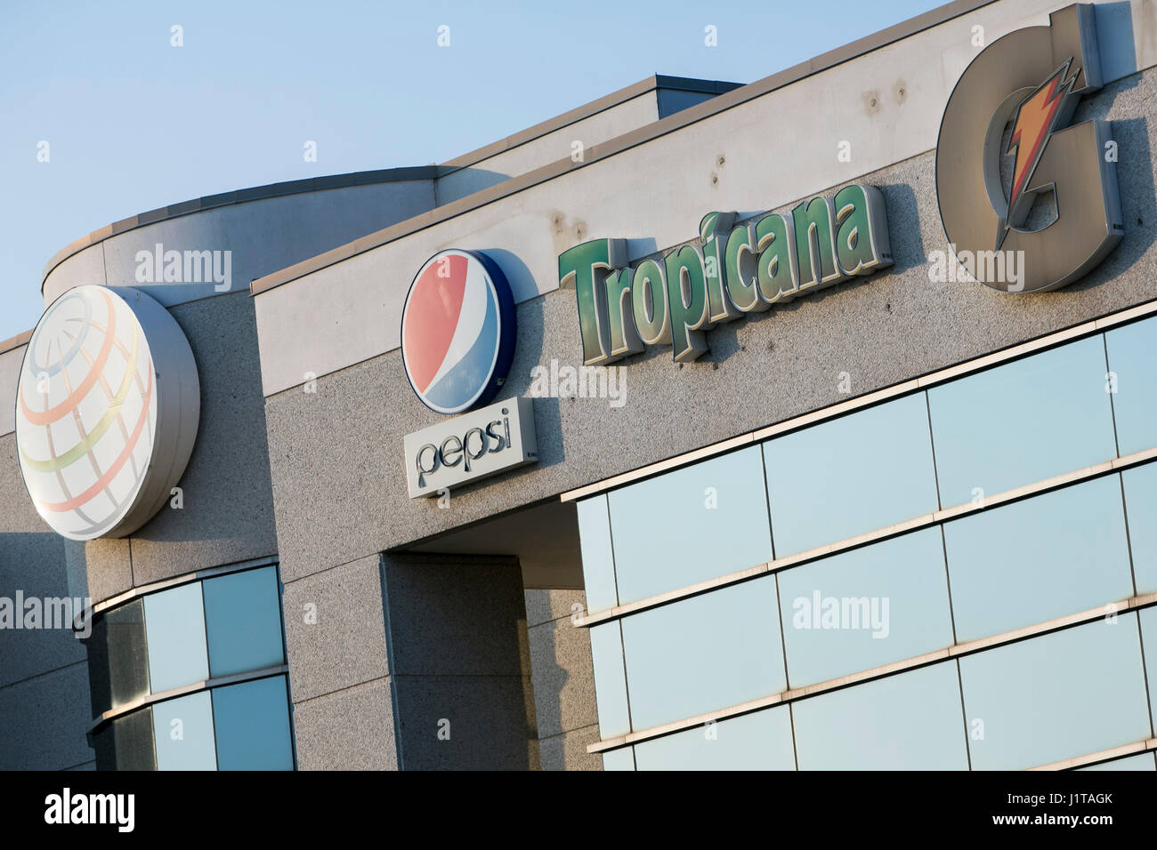 Pepsi logo hi-res stock photography and images - Alamy