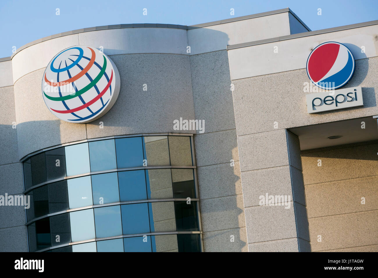 Pepsi logo hi-res stock photography and images - Alamy