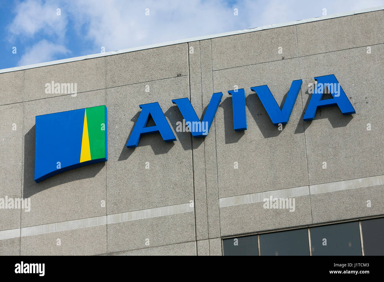 Aviva insurance sign hi-res stock photography and images - Alamy