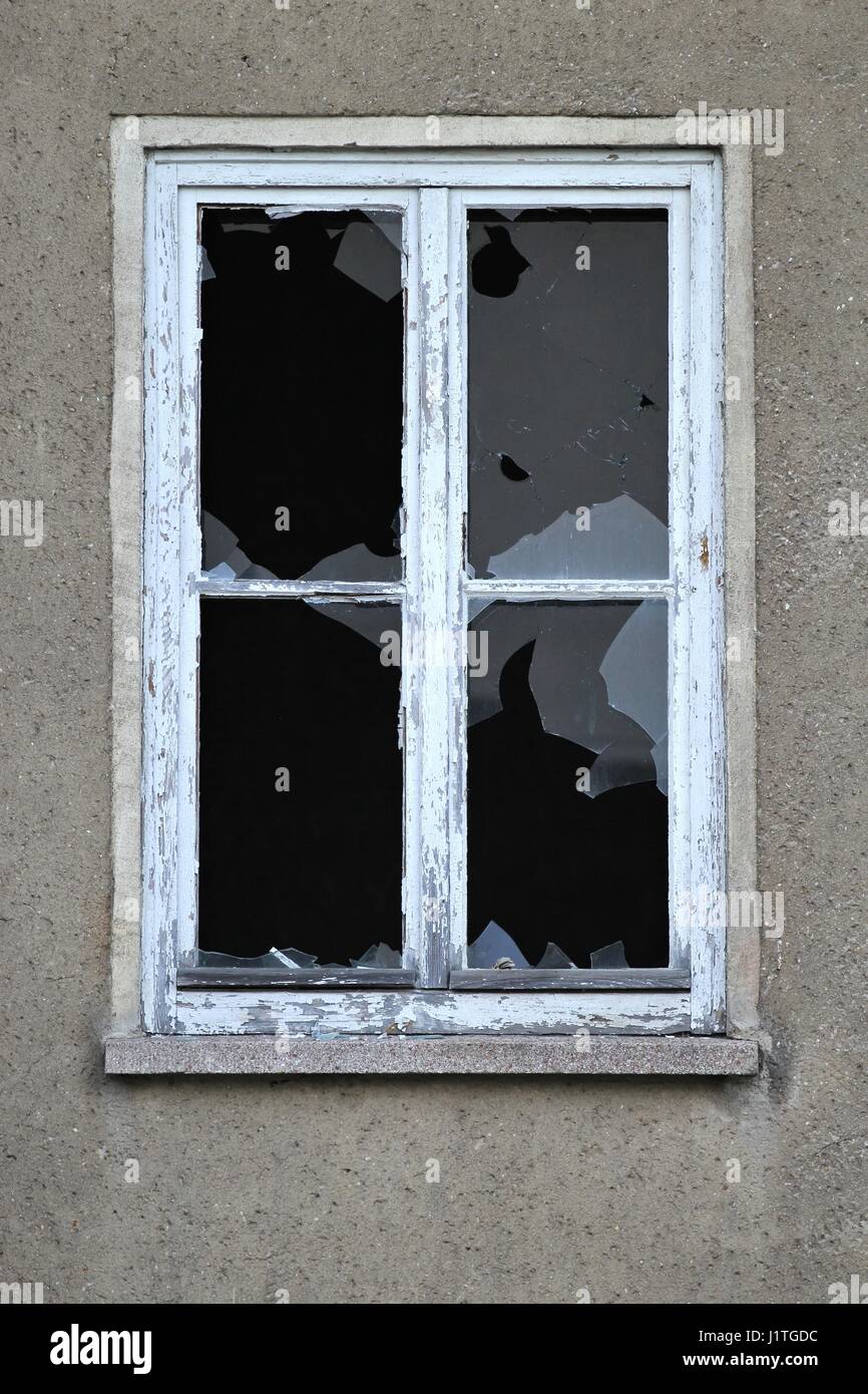 Smashed window house hi-res stock photography and images - Alamy