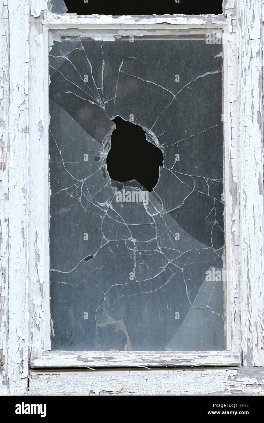 Smashed window house hi-res stock photography and images - Alamy