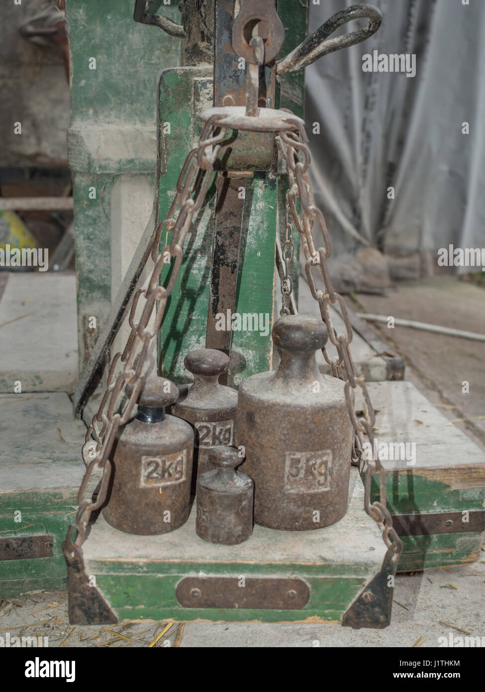 Different weights on a weighing scale Stock Photo - Alamy