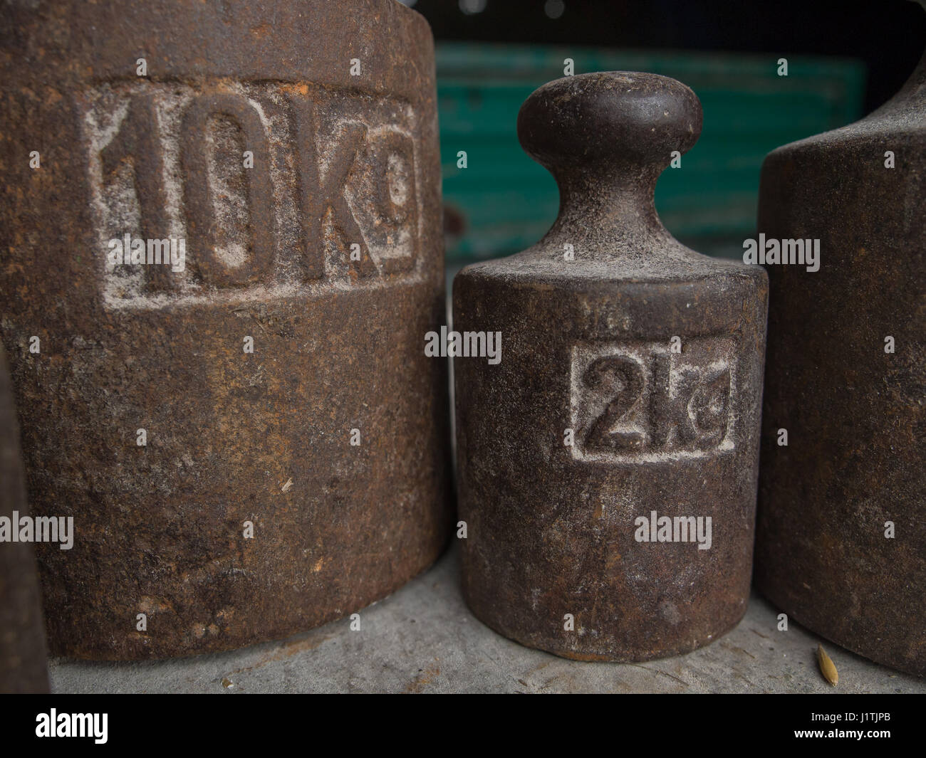 Different weights on a weighing scale Stock Photo - Alamy