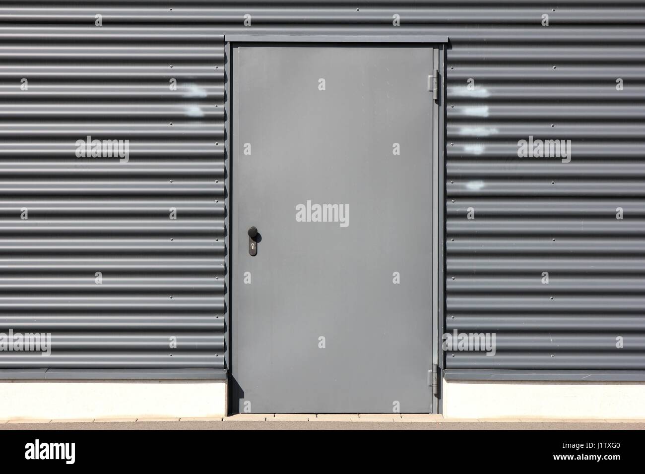 Corrugated steel door hi-res stock photography and images - Alamy