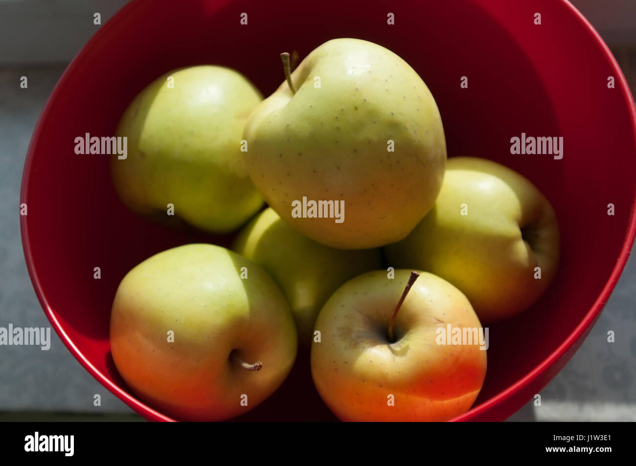 Six apples in bowl hi-res stock photography and images - Alamy