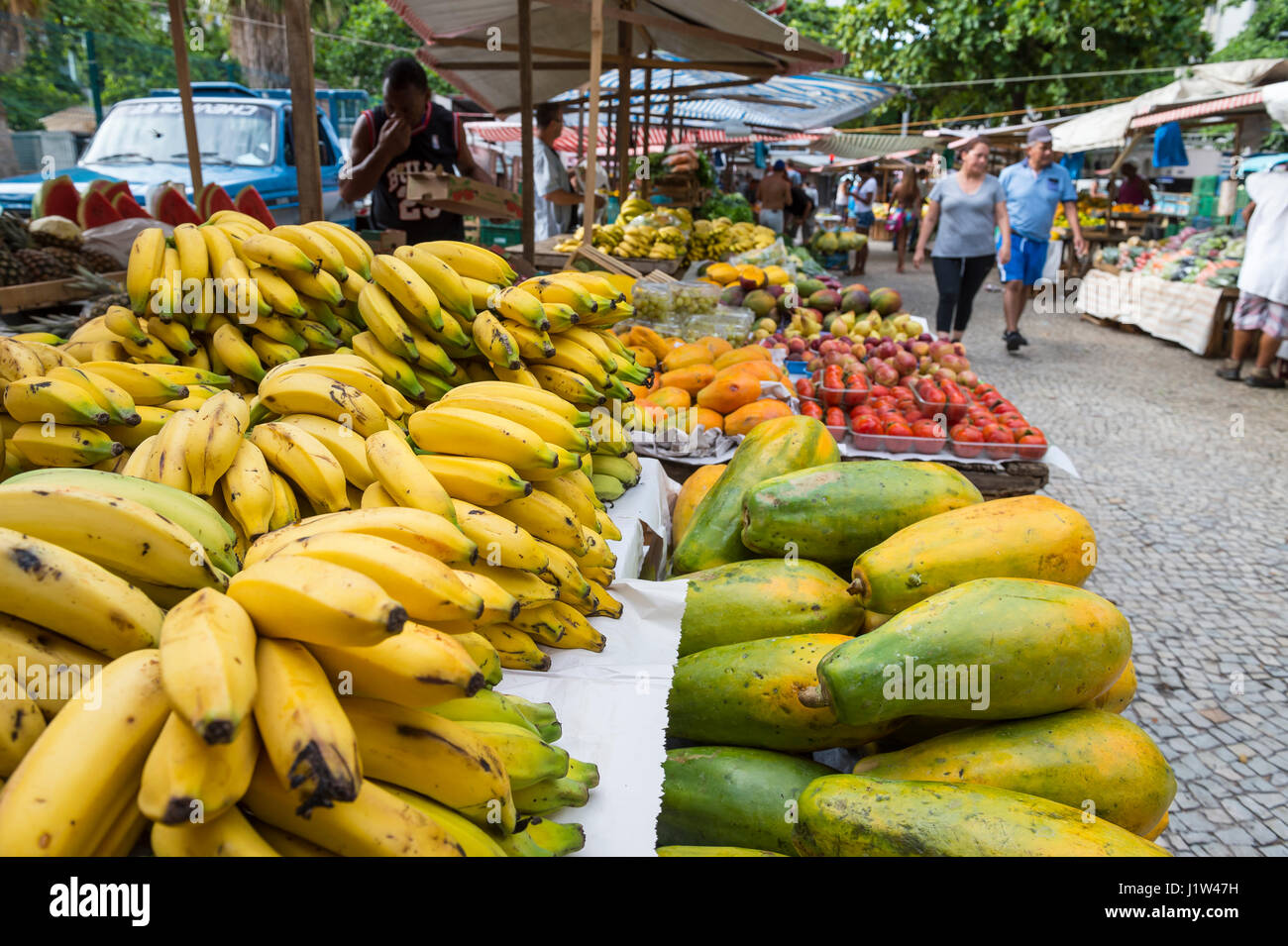 RIO DE JANEIRO - JANUARY 31, 2017: Vendors tend to displays of fresh ...