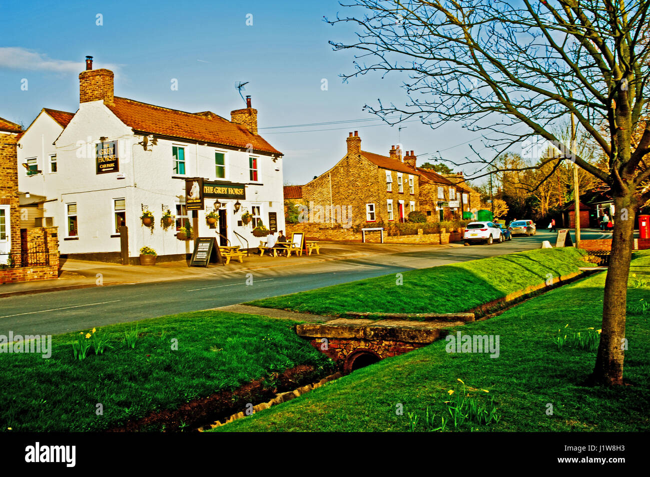 The Grey Horse and Village Green, Elvington, Yorkshire Stock Photo - Alamy