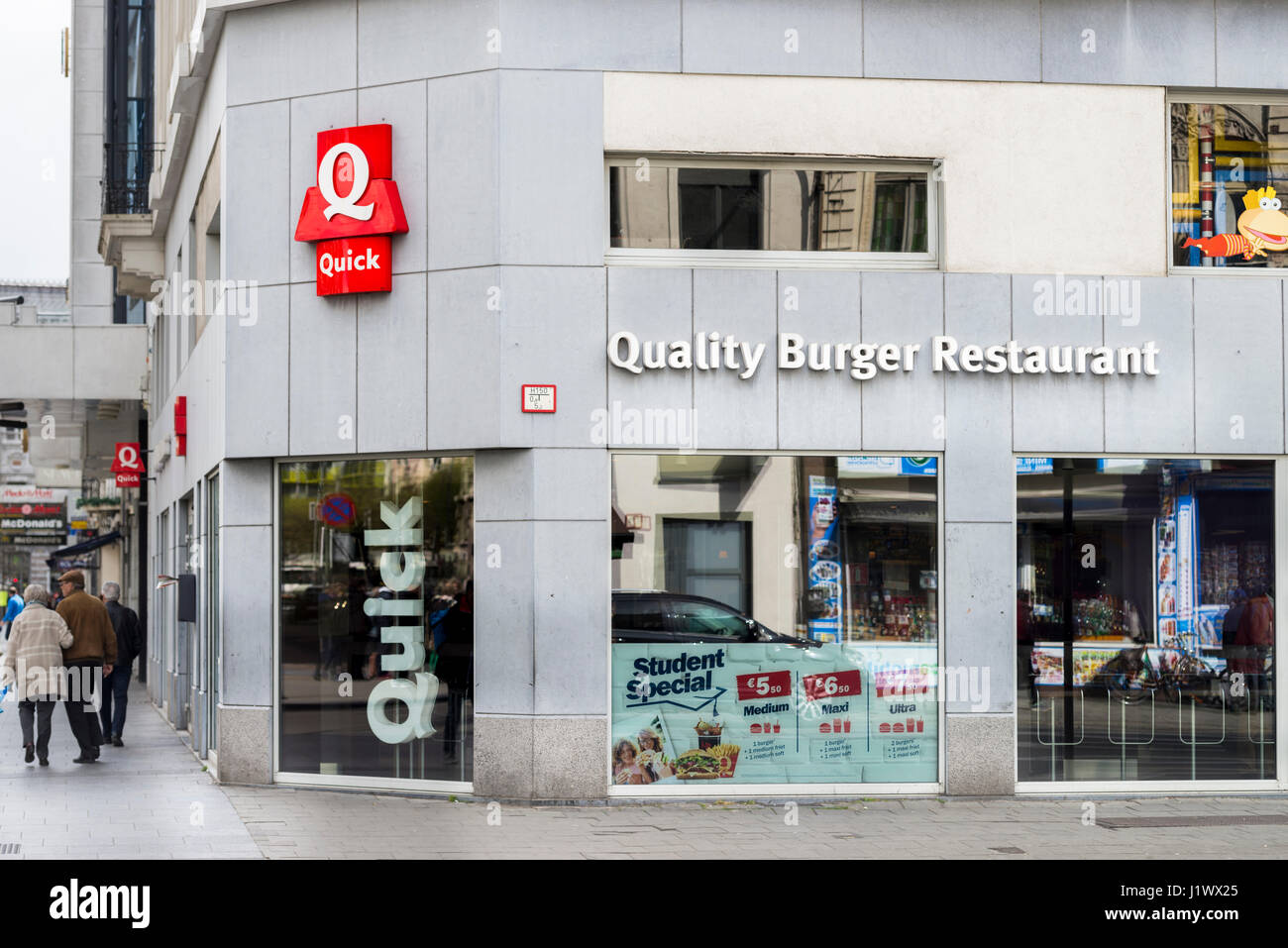 Quick quality burger restaurant Stock Photo - Alamy
