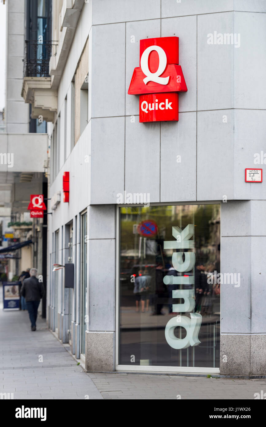 Quick quality burger restaurant Stock Photo - Alamy