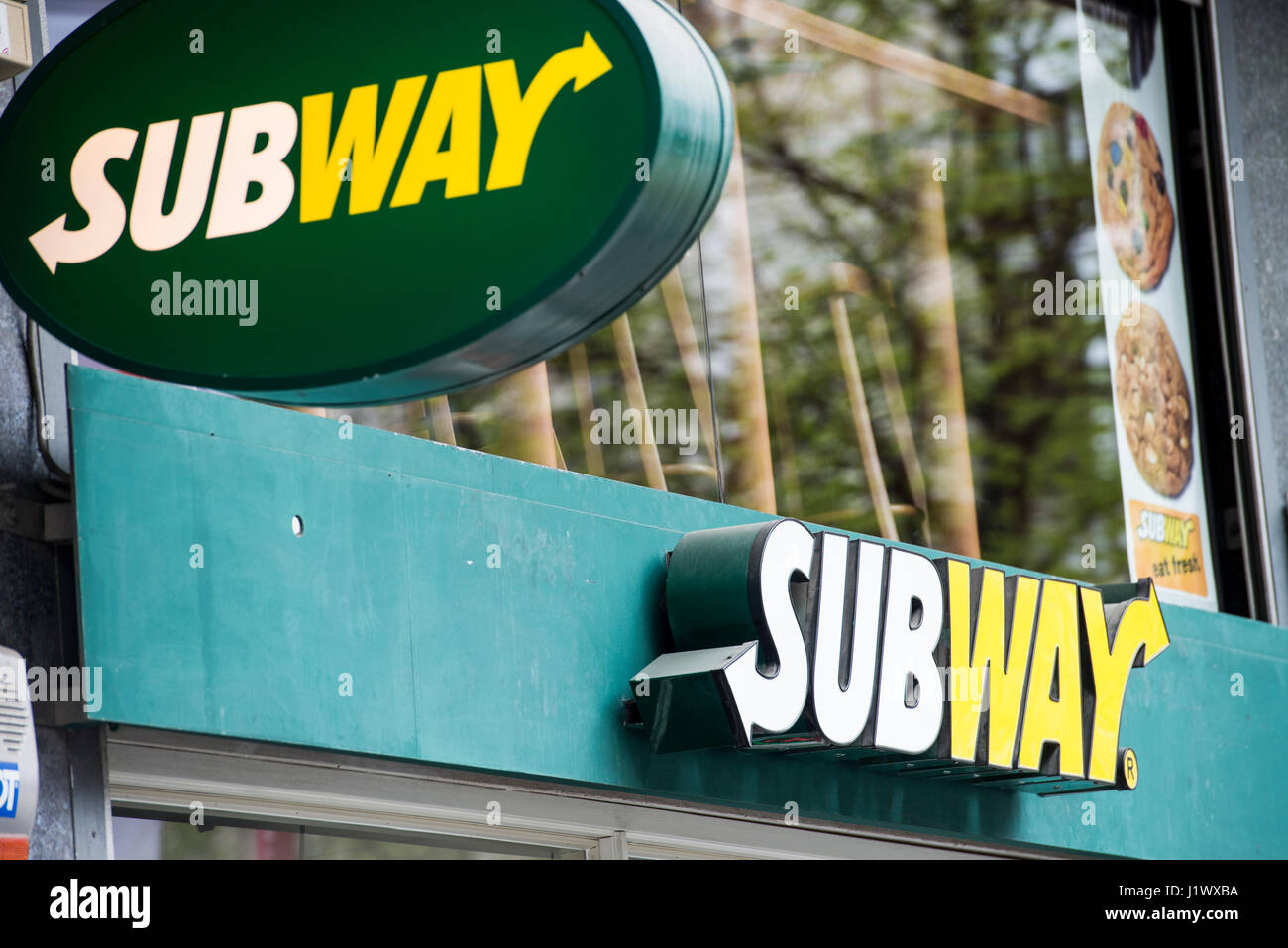 Subway logo hi-res stock photography and images - Alamy