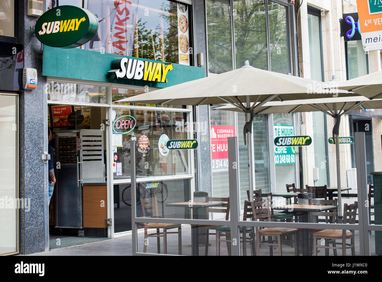 Subway logo hi-res stock photography and images - Alamy