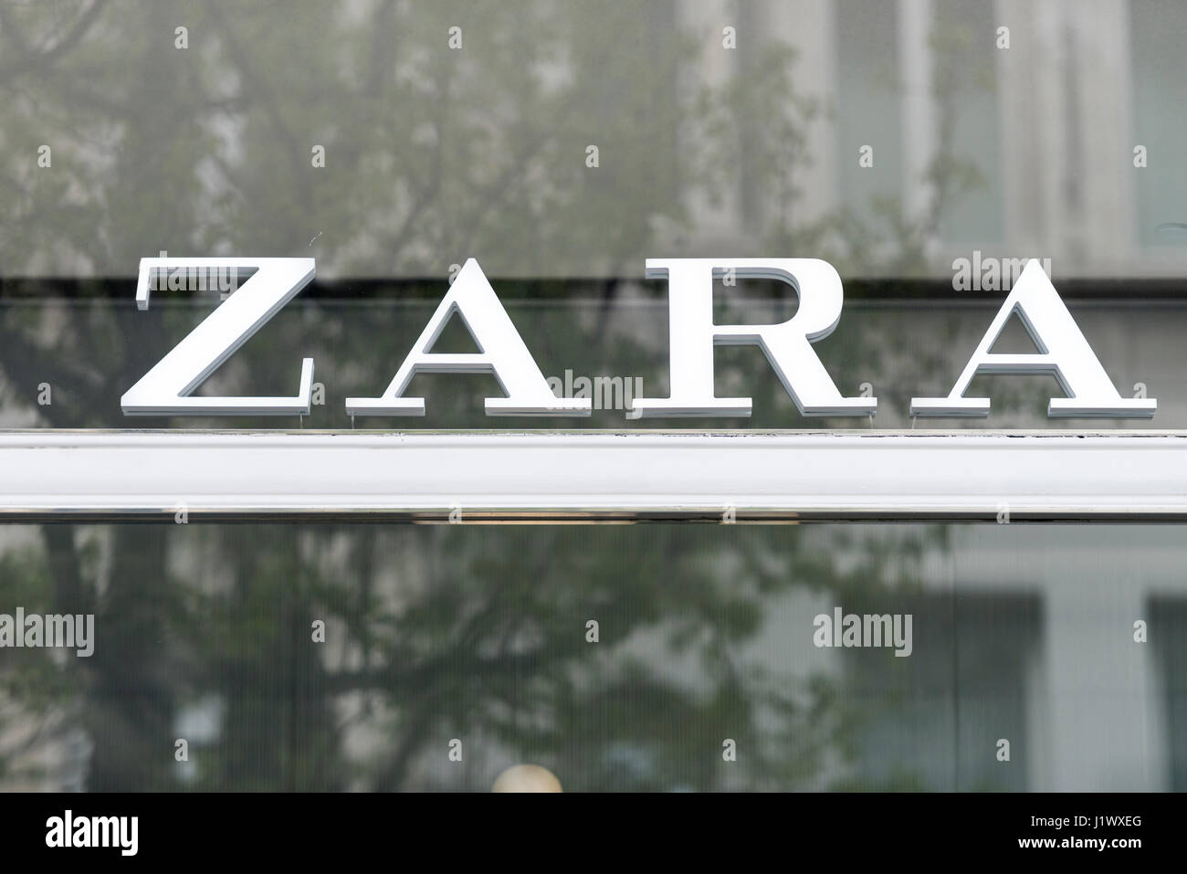 Zara Sign Stock Photos & Zara Sign Stock Images - Alamy