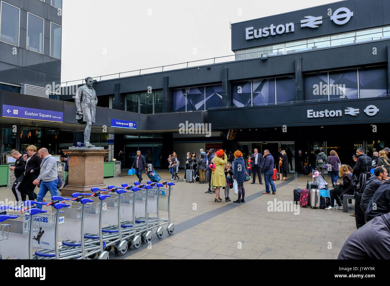 Bus station transport interchange hi-res stock photography and images ...