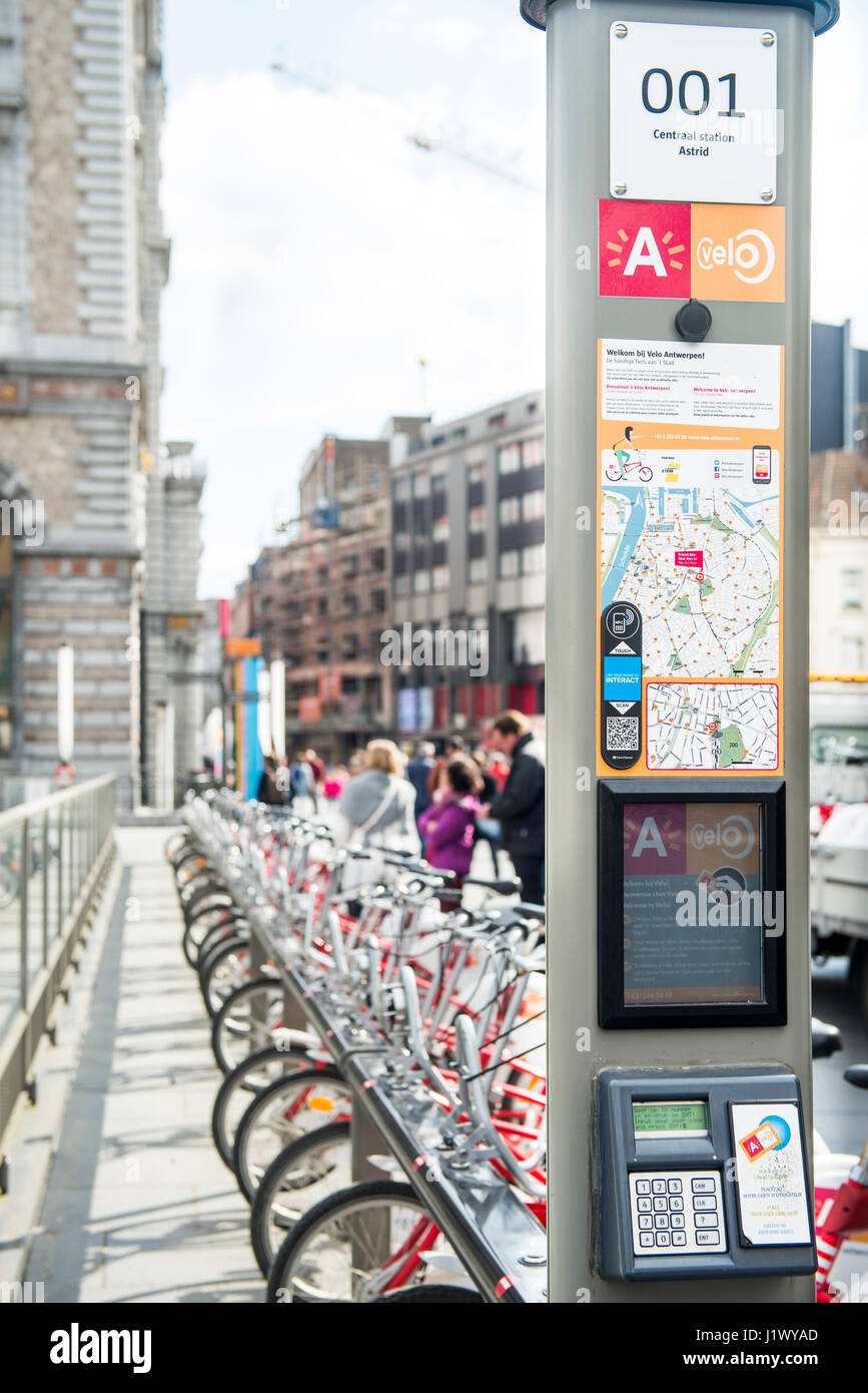 Velo-Antwerpen bikes lined up at bike station Centraal Station Stock ...