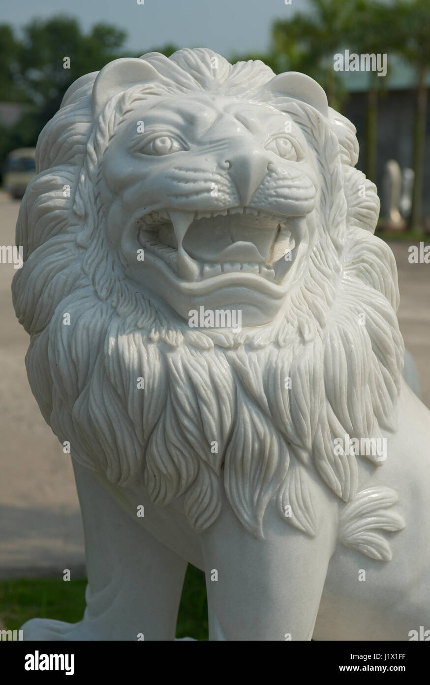 Marble lion statue hi-res stock photography and images - Alamy