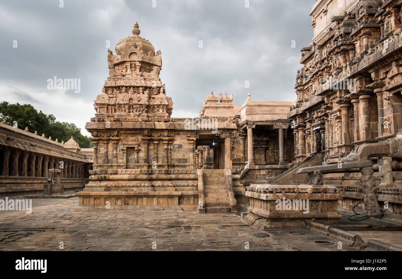 Indian ancient hindu architecture hi-res stock photography and images ...