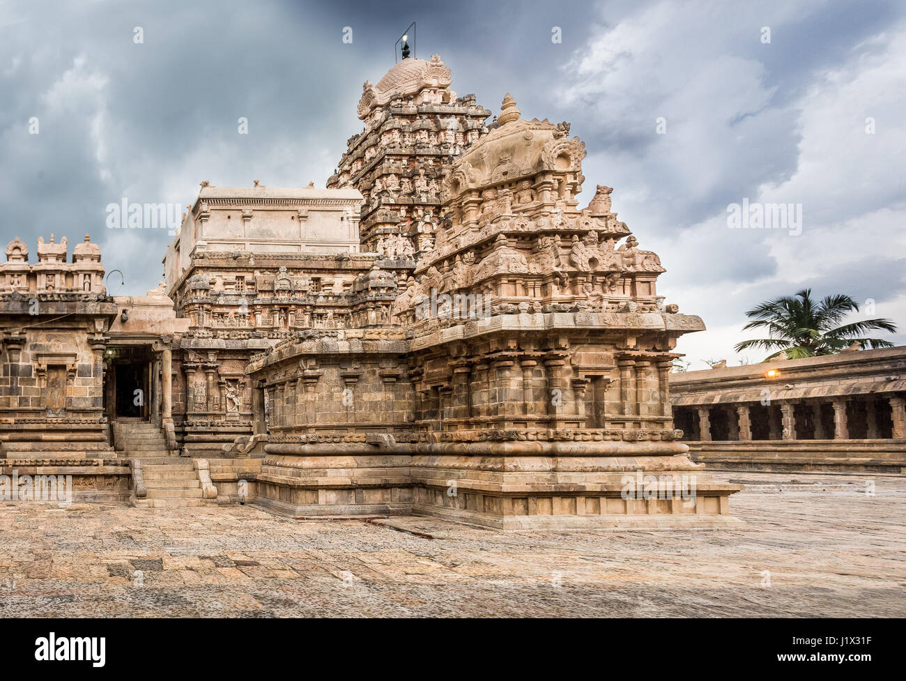 Indian ancient hindu architecture hi-res stock photography and images ...
