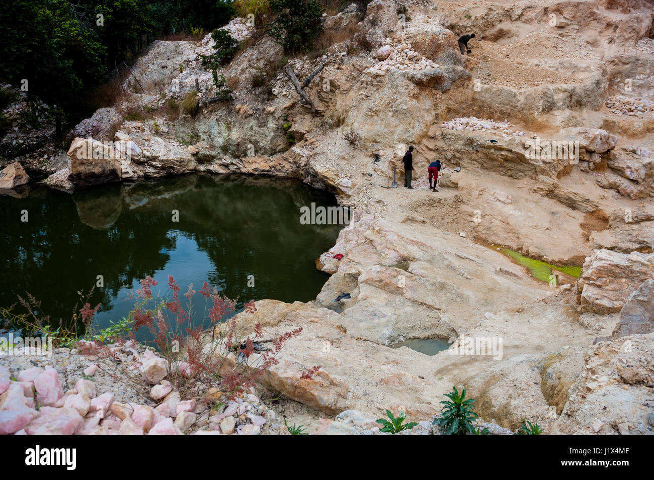 Small scale mining malawi hi-res stock photography and images - Alamy
