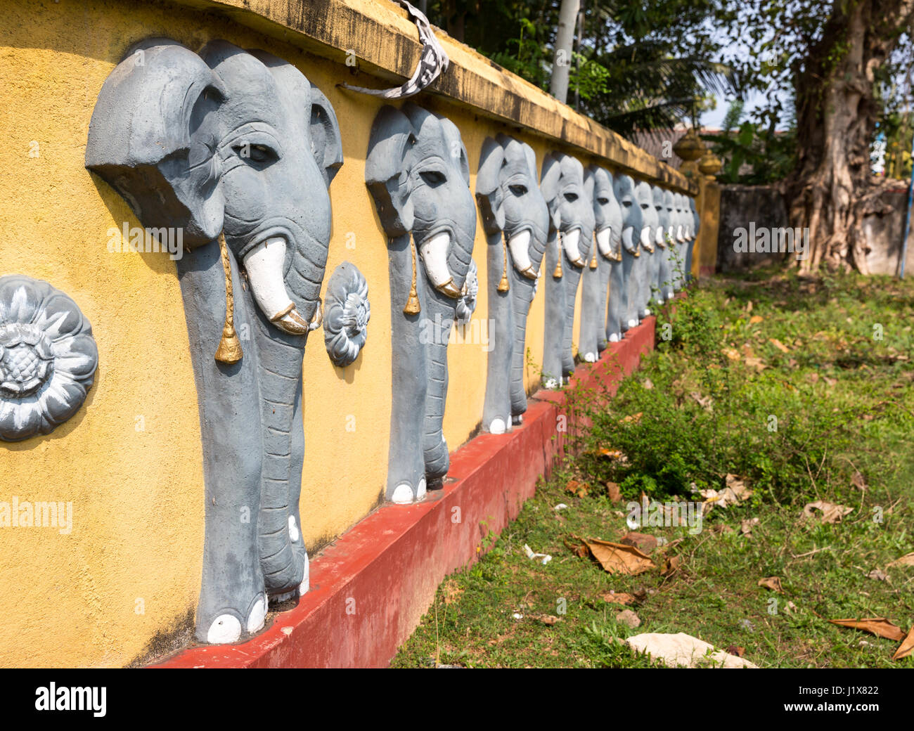 Wall with elephant sculptures in buddha temple, Ceylon attractions ...