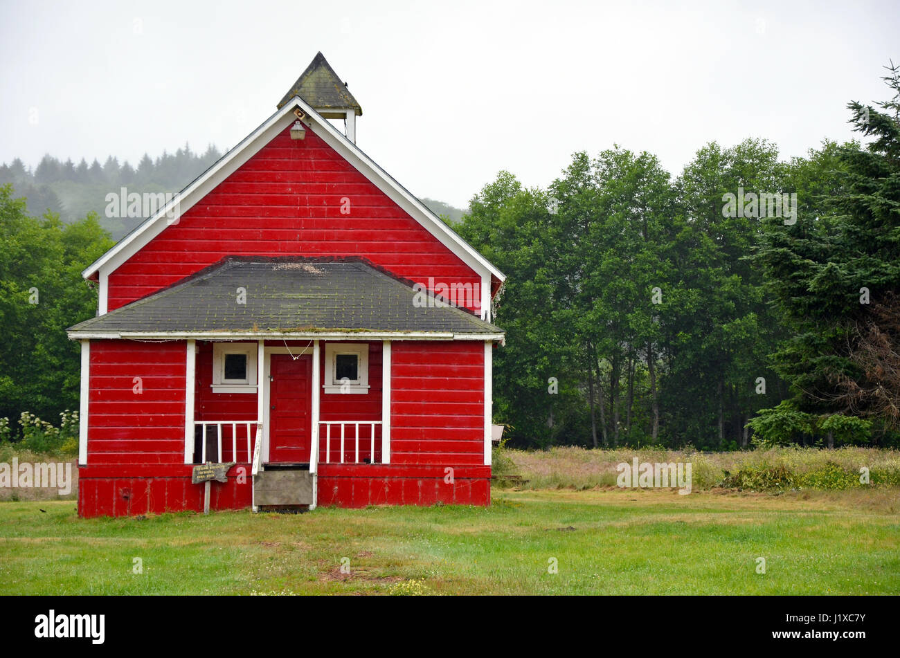 Little red schoolhouse hi-res stock photography and images - Alamy