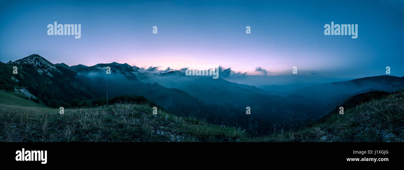 Foggy sunset over mountain hi-res stock photography and images - Alamy