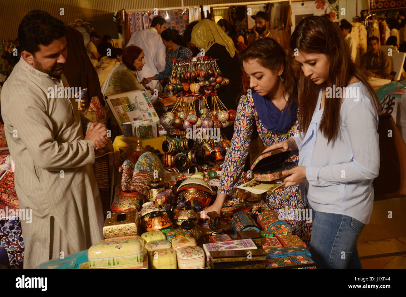 Handmade crafts of pakistan hi-res stock photography and images - Alamy