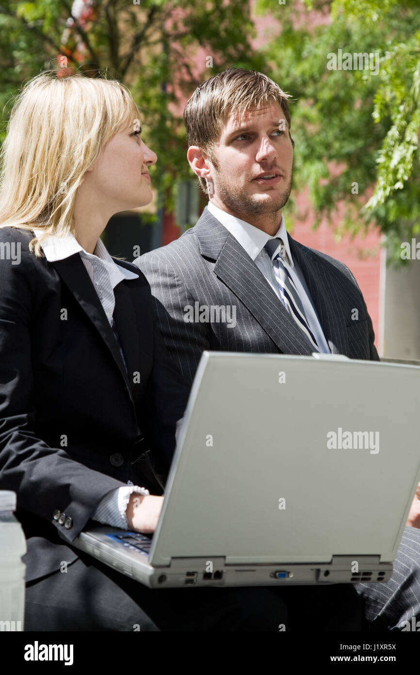 Two caucasian business people having a discussion outdoor Stock Photo ...