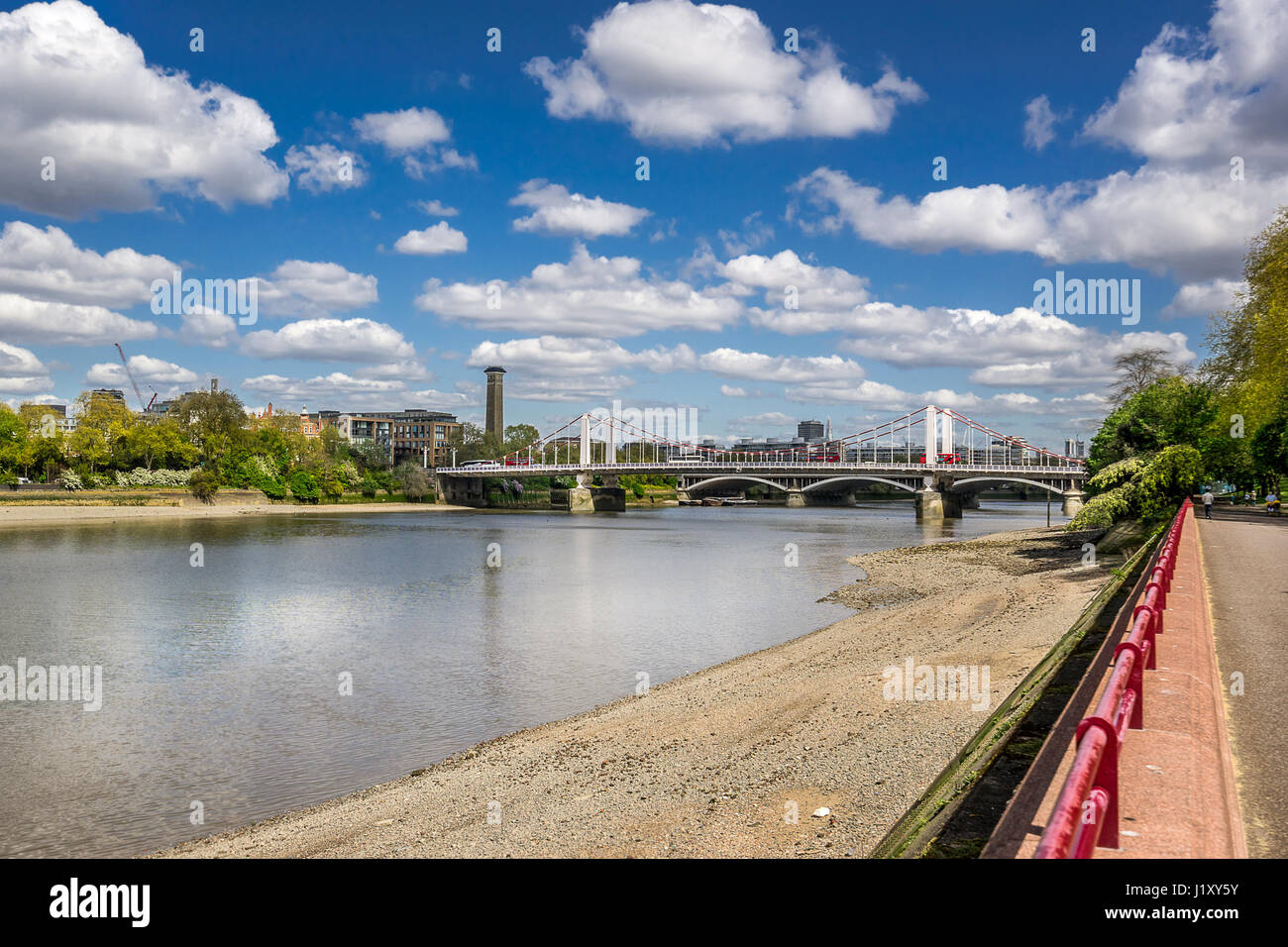 Chelsea Bridge from Battersea Park Stock Photo - Alamy