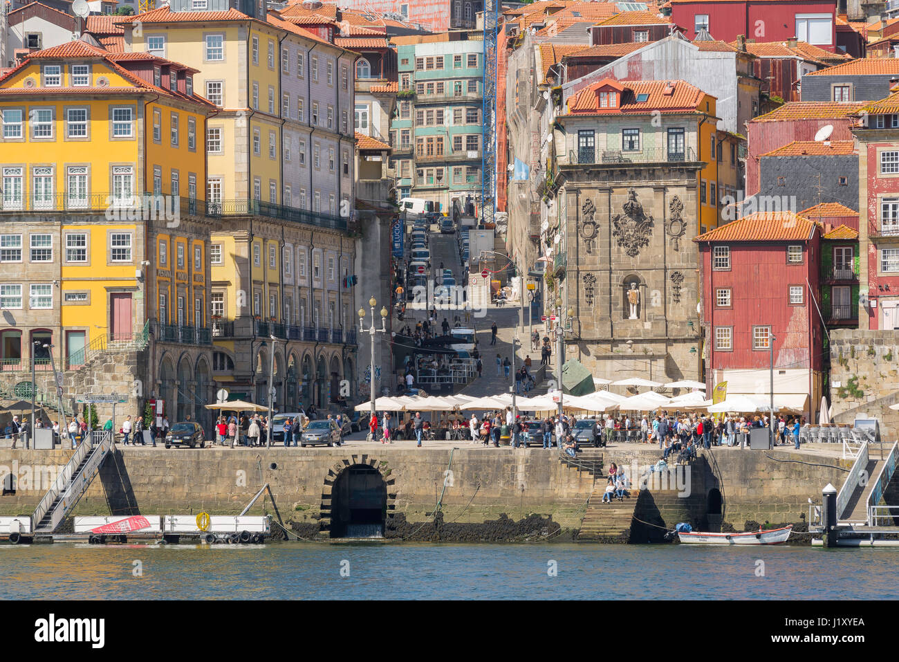 Colourful waterfront buildings hi-res stock photography and images - Alamy