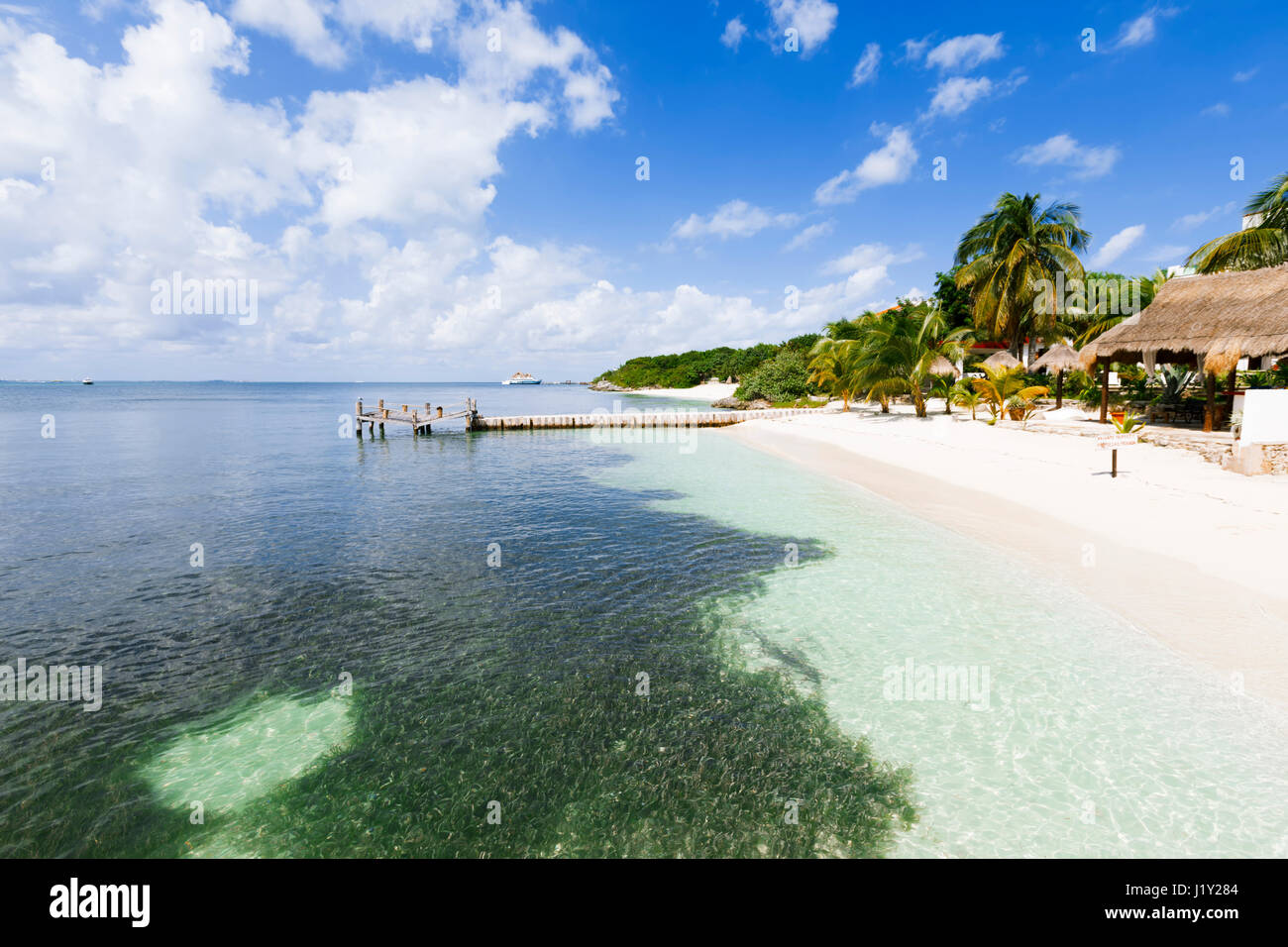 View of a tropical Caribbean Island paradise Stock Photo - Alamy