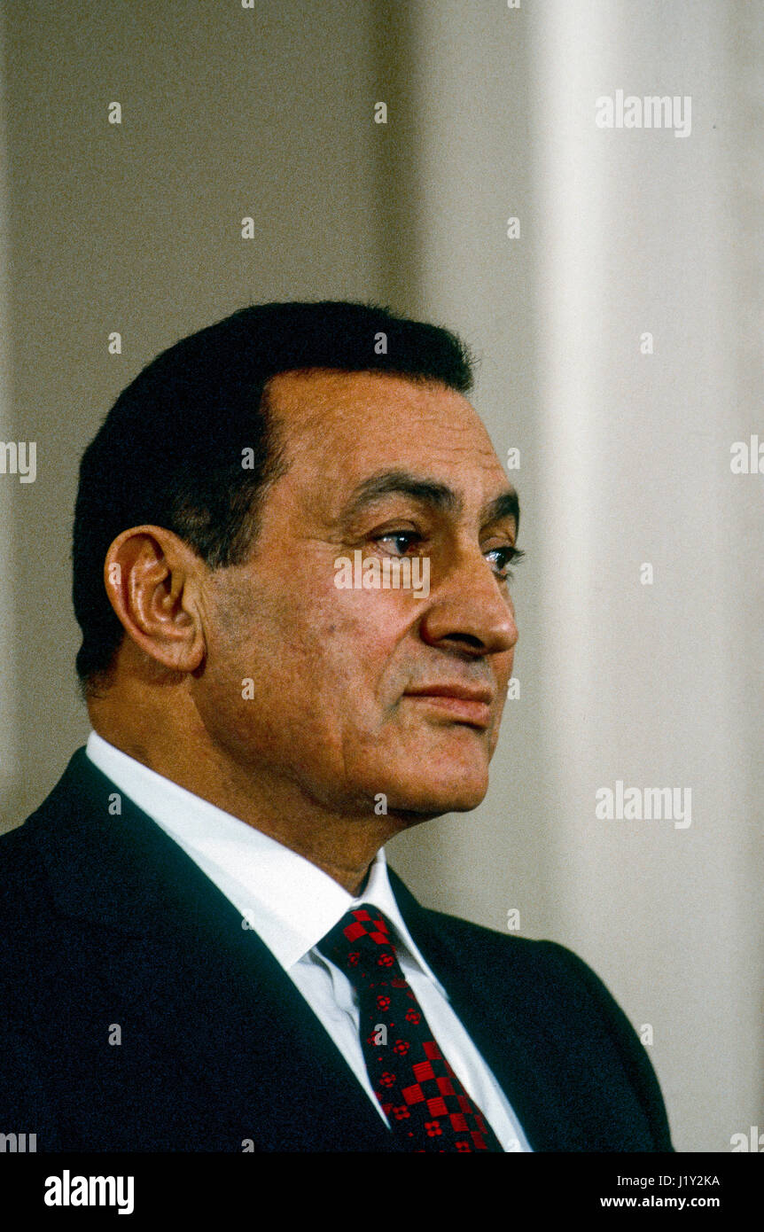 Egyptian President Hosni Mubarak delivers his remarks to reporters in ...