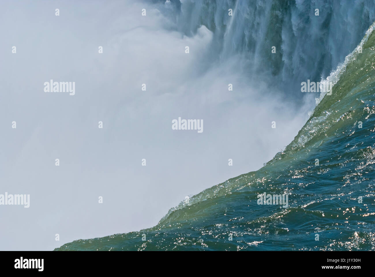 Edge of Niagara Falls waterfall Stock Photo - Alamy