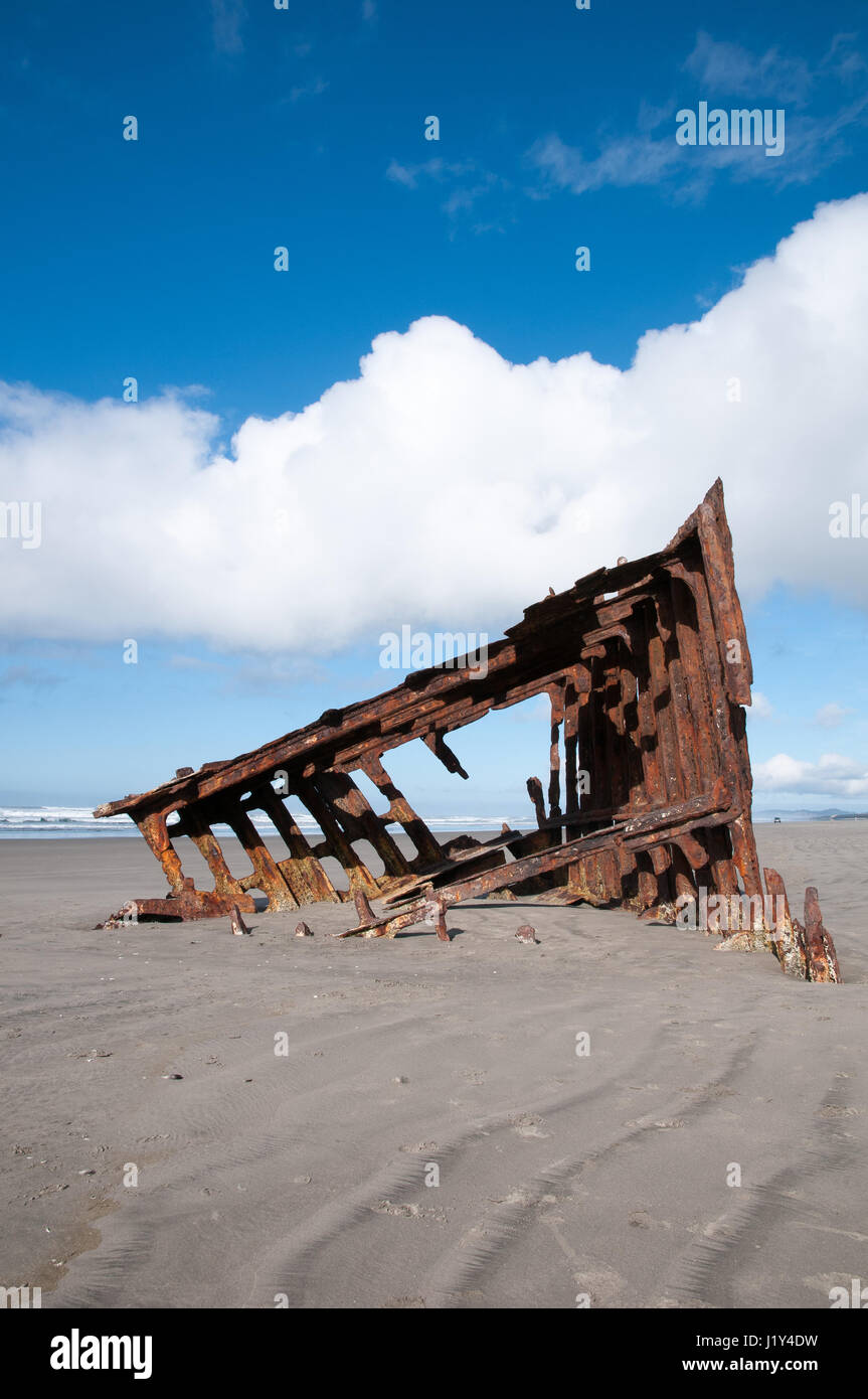 Shipwreck coast oregon hi-res stock photography and images - Alamy